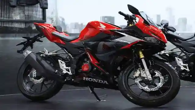 Spesifikasi Honda CBR150R Terbaru: Fitur, Mesin, Varian, dan Harga ...